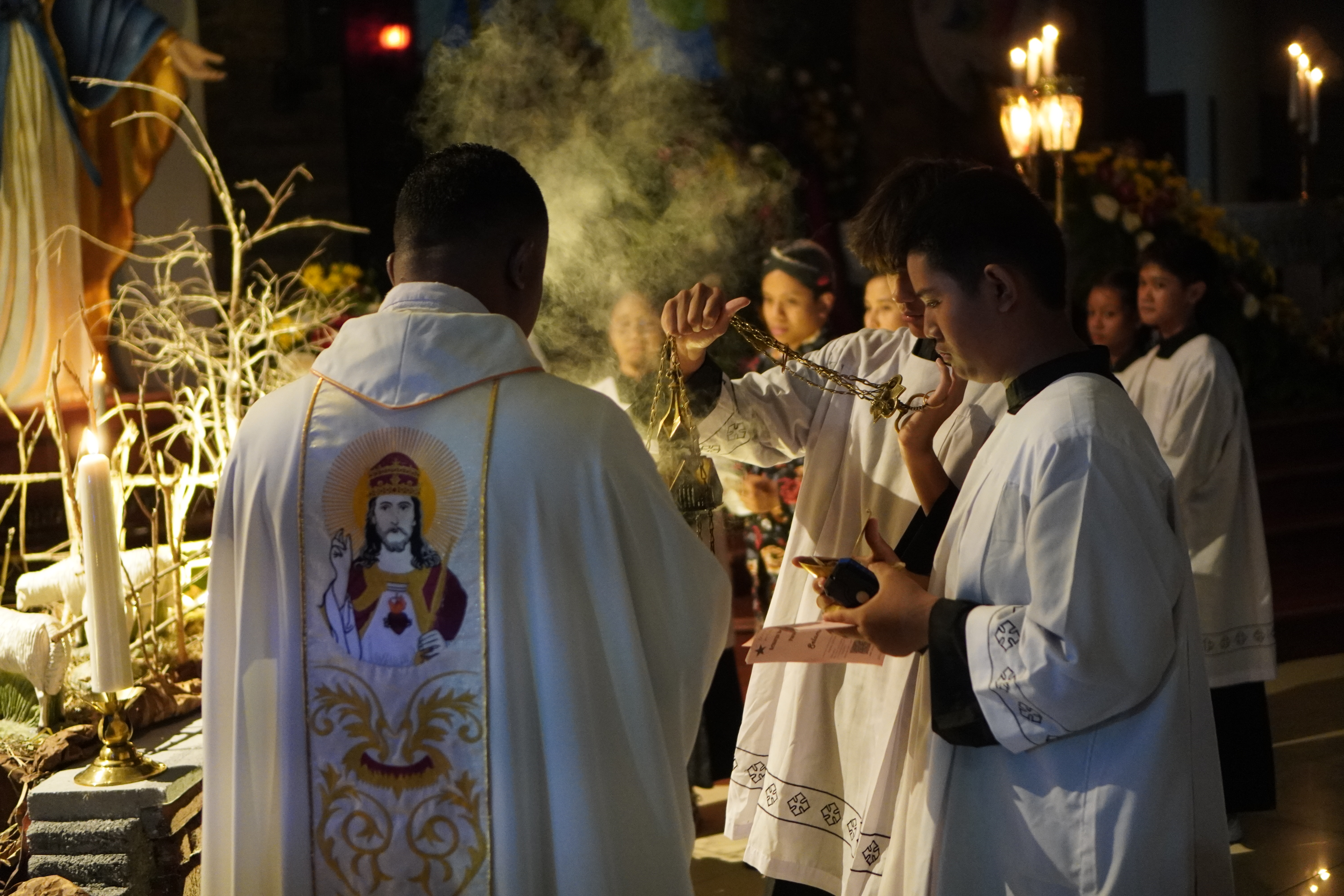 Berkumpul Sebagai Keluarga di Perayaan Malam Natal | Paroki Baciro